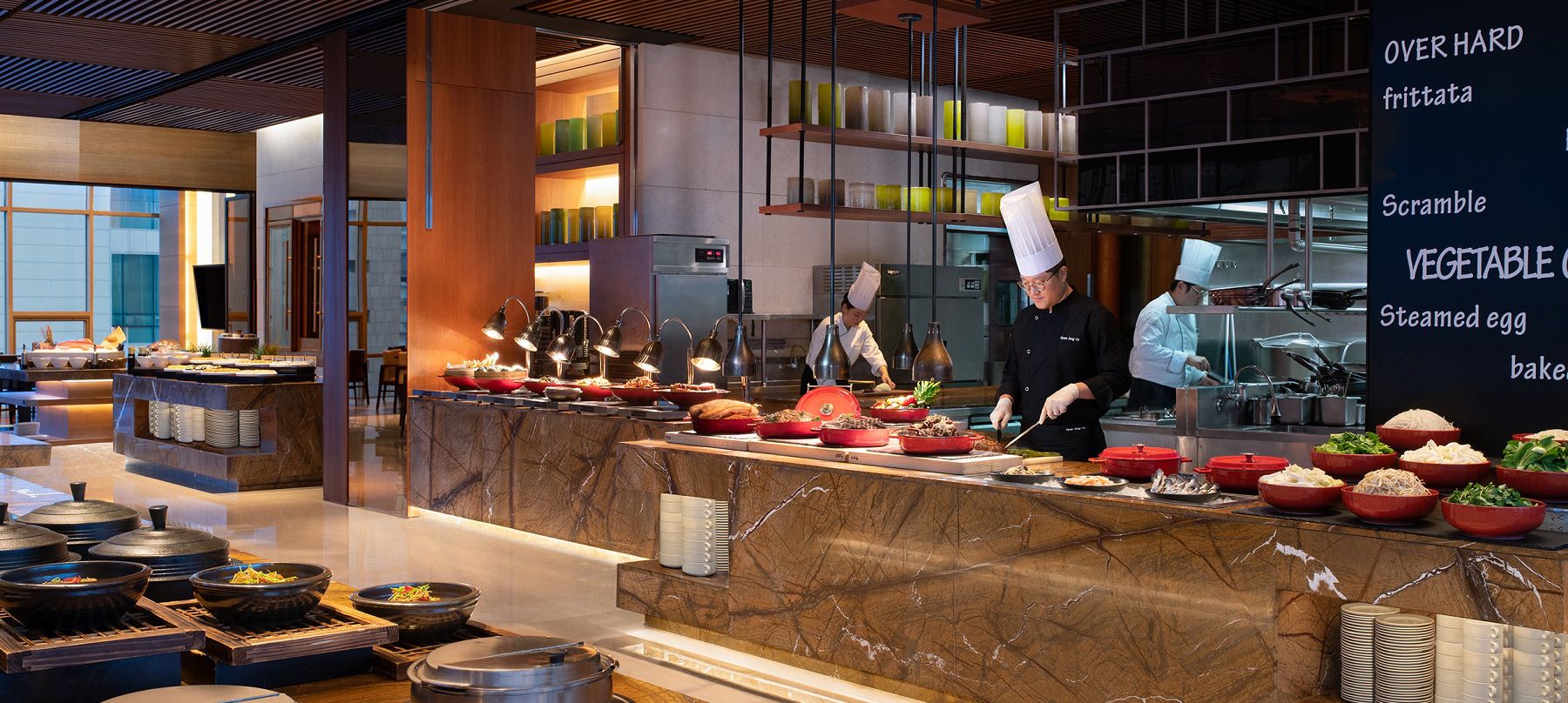 Welcome to Courtyard Marriott Seoul Pangyo's MoMo cafe & MoMo Bar.